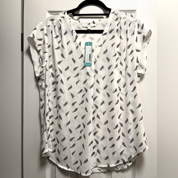 fun 2 fun | Tops | Nwt White Short Sleeve Blouse With Feather Accents ...